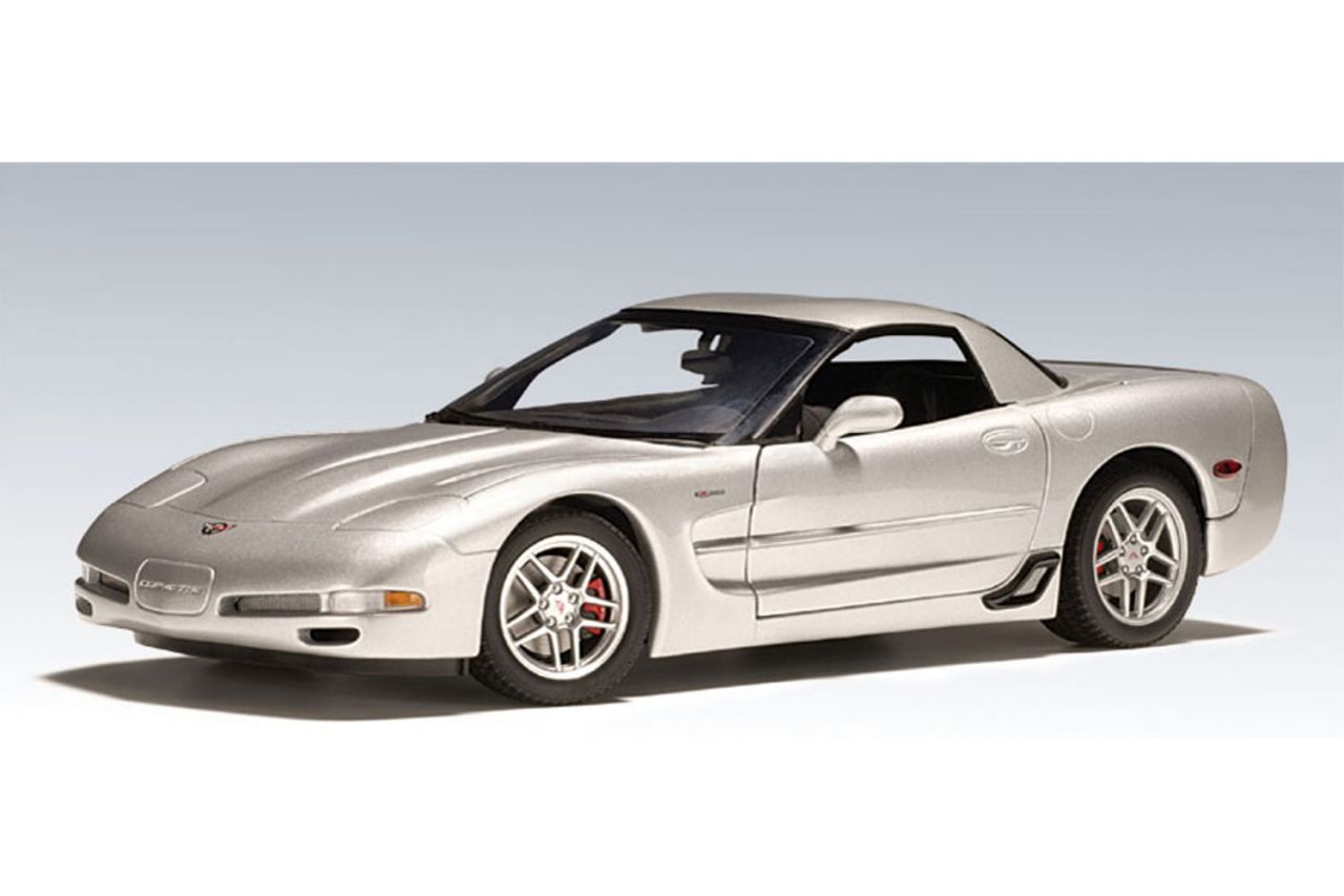 AUTOart Chevrolet Corvette C5 Z06 2001 Quick Silver 71062 - English