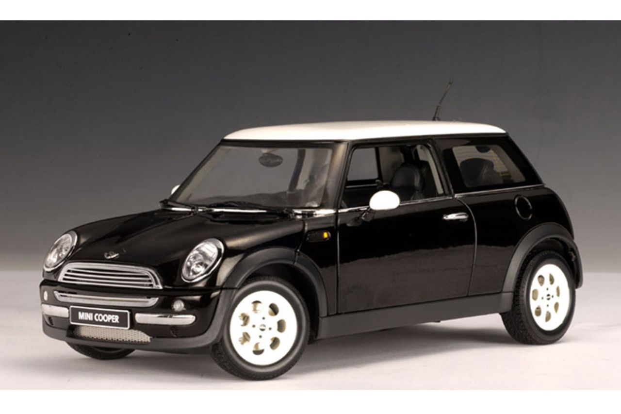 AUTOart MINI Cooper R50 2001 Black 74825 - Modelcar.com Qatar