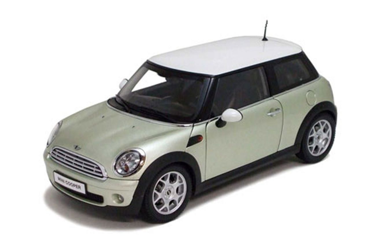Kyosho Mini Cooper R56 2007 silver 08741S - Modelcar.com English